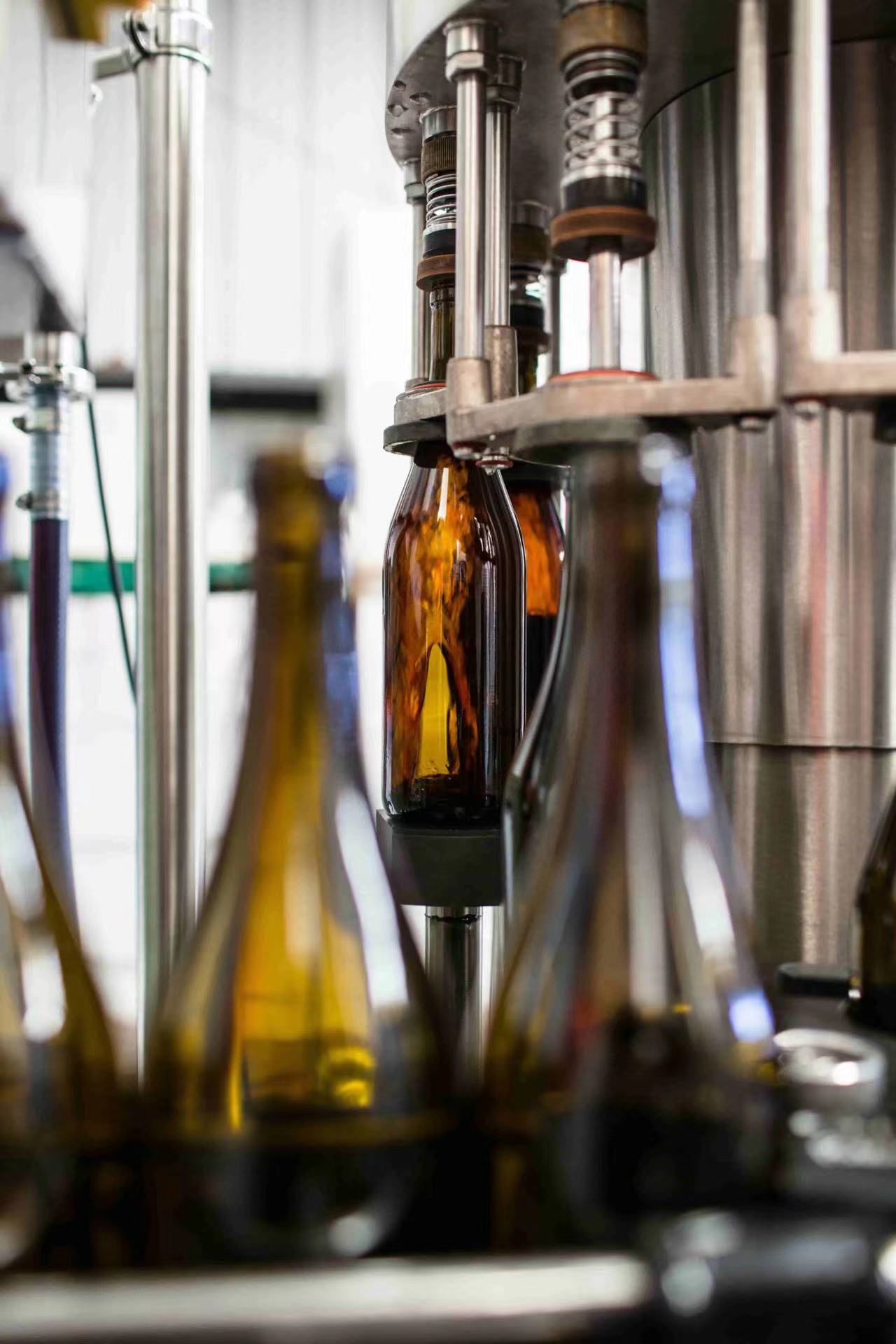 The Process of Making Glass Bottles and Jars - Smilebottles