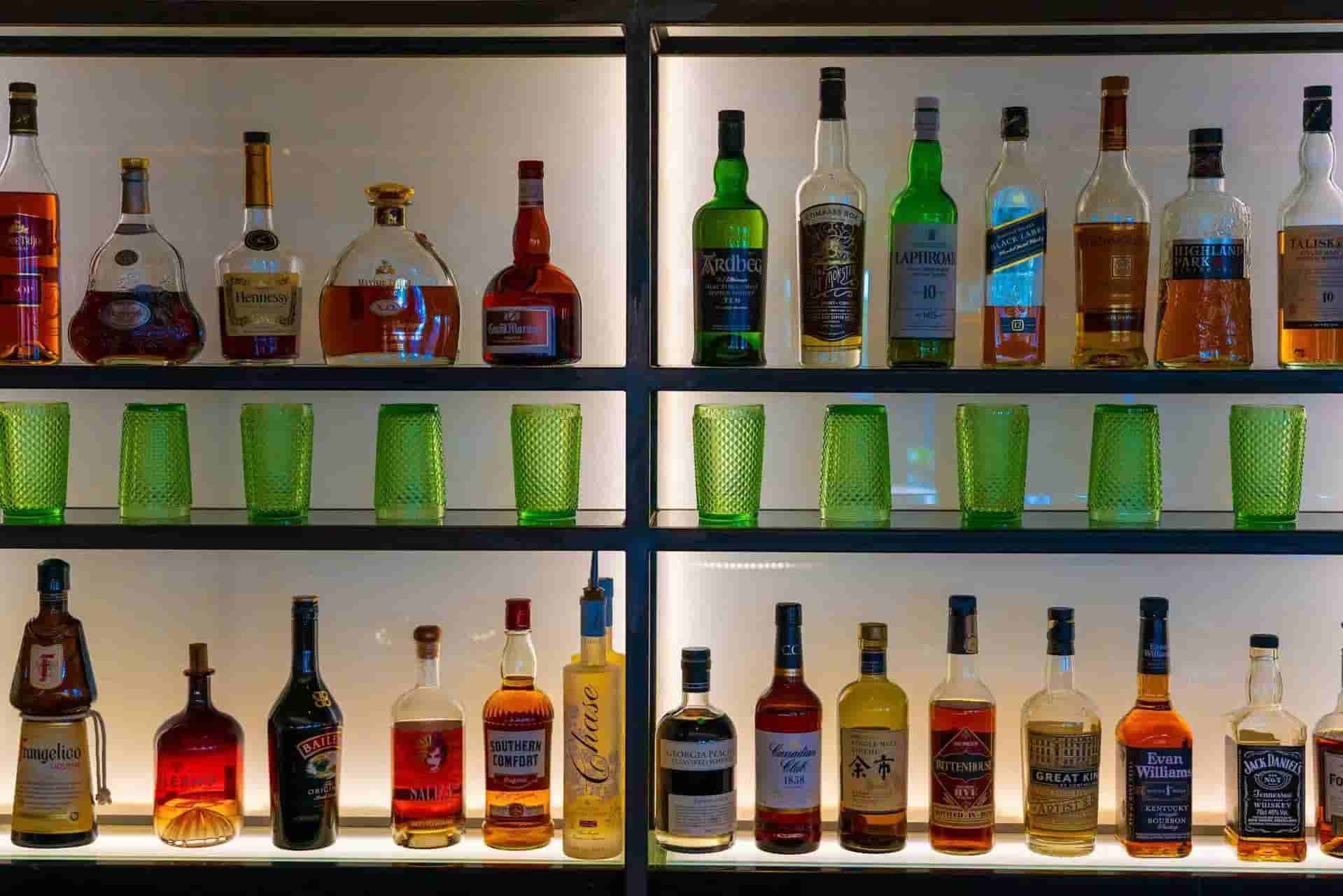 A Guide to Vodka Bottle Sizes - Smilebottles